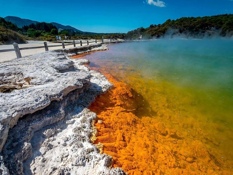 champagne pool at waiotapu 800 x 600 - Guest New Zealand